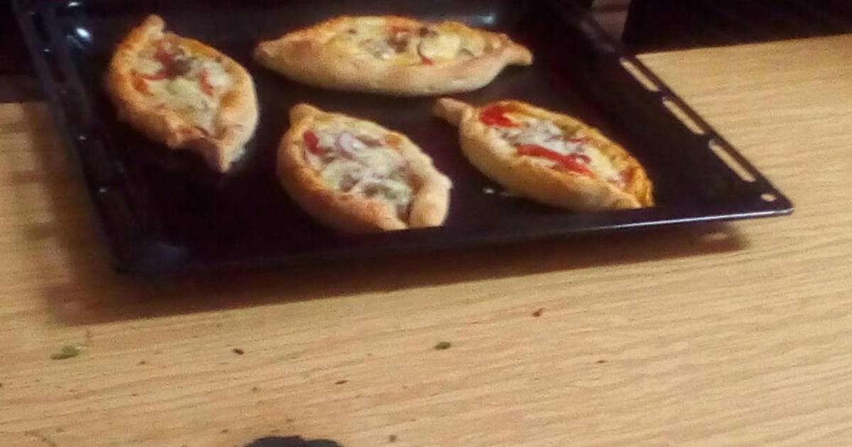 Pizza boat Recipe by caroline Akello - Cookpad