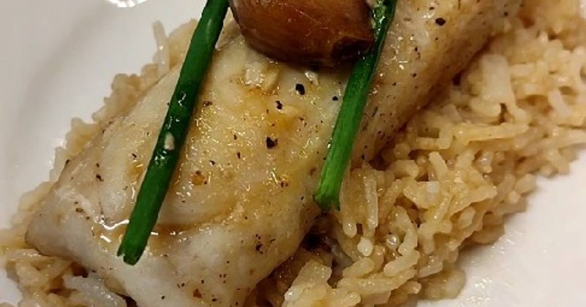 Lomo de merluza en salsa de soja sobre cama de arroz basmati Receta de ...