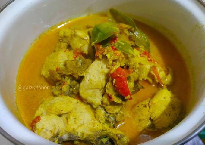 Resep Ayam Kuah Kuning Pedas oleh Galz Kitchen - Cookpad