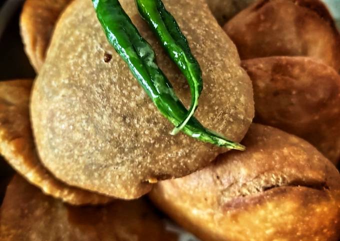 Koraishutir Kochuri Recipe by Dolly Parvi - Cookpad