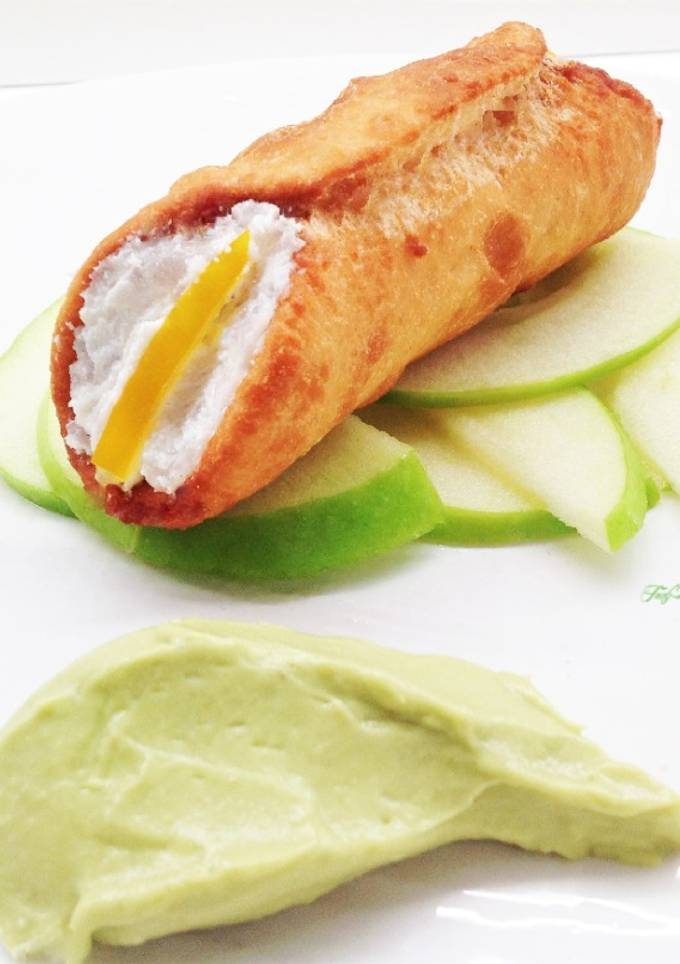 Ricetta Cannolo con ripieno di ricotta e branzino, Guacamole e mela ...