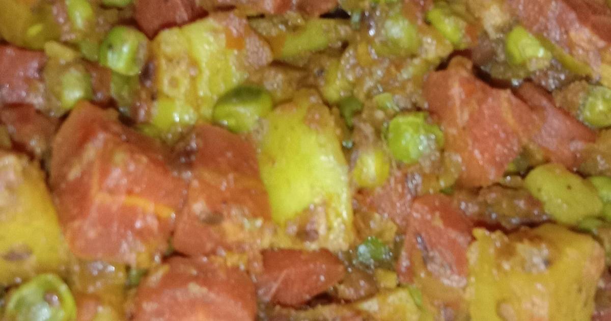 Aloo gajar matar ki sabzi Recipe by Nidhi Rajpal - Cookpad