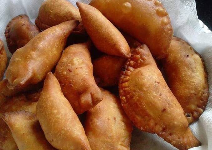 Matar karanji/ peas half-moon dumplings Recipe by Radhika Joshi - Cookpad