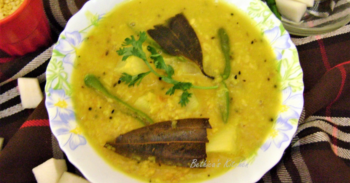 Mulo Diye Muger Dal (Moong Dal / Split Green Gram With Radish Bengali ...