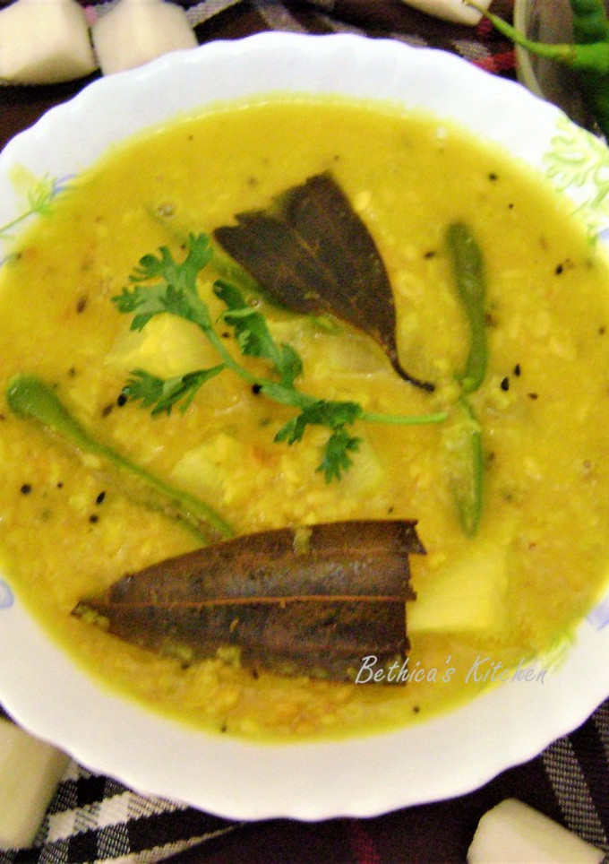 Mulo Diye Muger Dal (Moong Dal / Split Green Gram With Radish Bengali ...