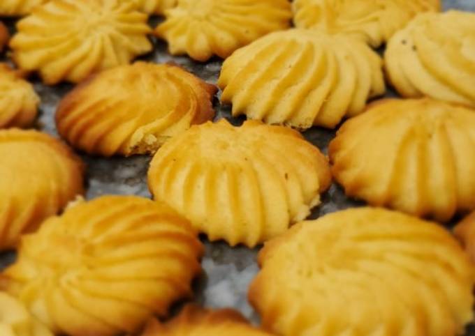 Piping Cookies Recipe by DIMA'S DELIGHT - Cookpad