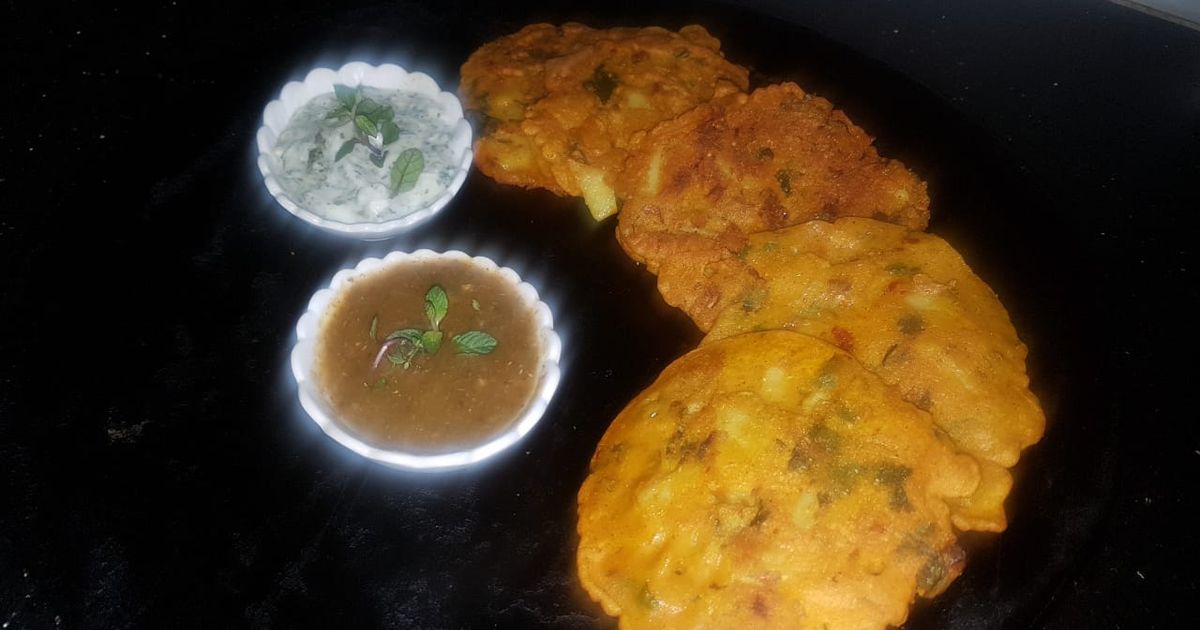 Basen Aaloo Tawa Tikki Recipe by Humaira Saleem - Cookpad