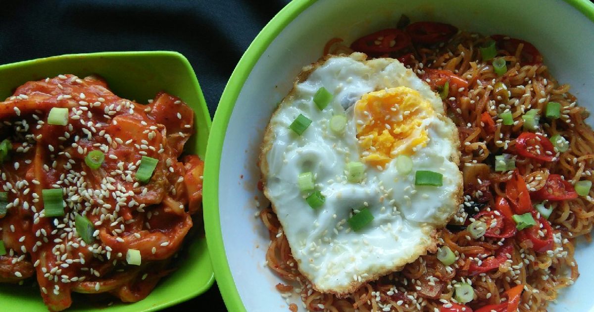 Resep Mie Goreng Kimchi + Telur Goreng 1/2 Matang oleh Rozalia Mayasari ...