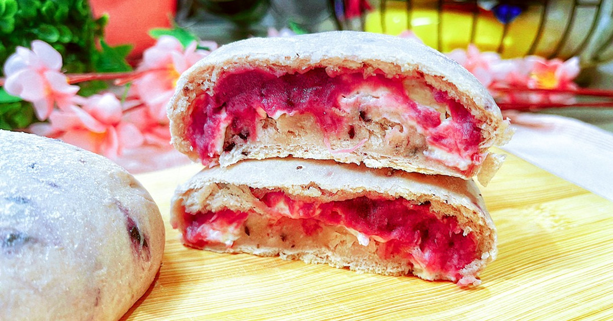 Blackcurrant Taro Cream Bread 黑加仑芋泥乳酪面包 食譜與作法 by Chloe Kitchen - Cookpad
