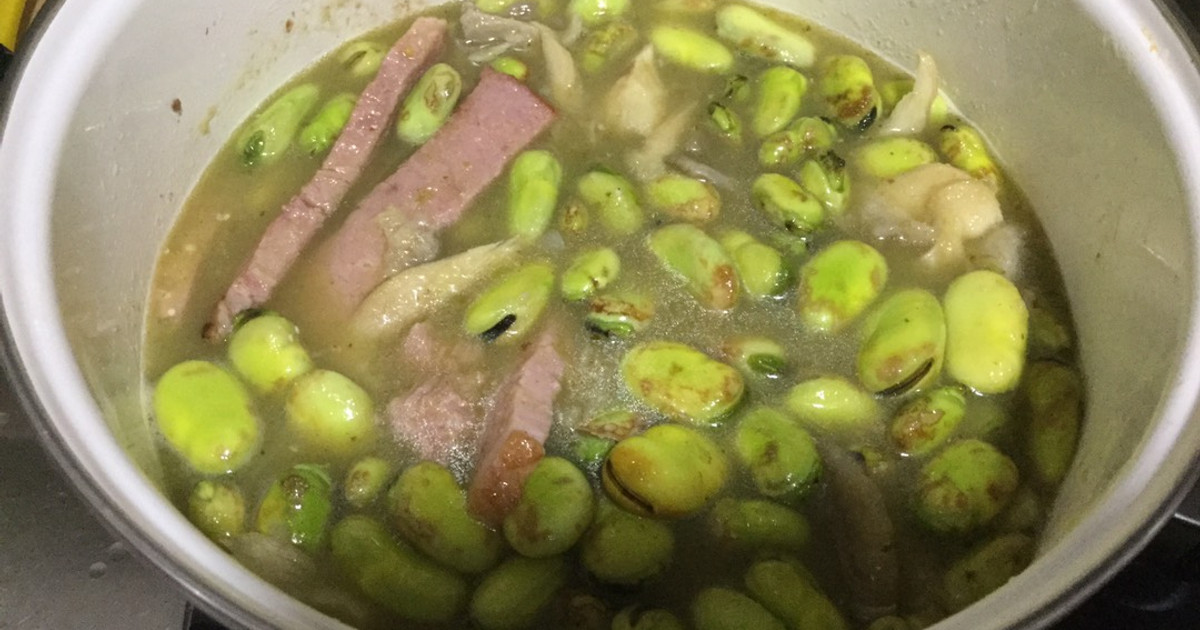 Chuletas De Cerdo Ahumadas En Salsa Verde Con Habas Y Setas Receta de ...