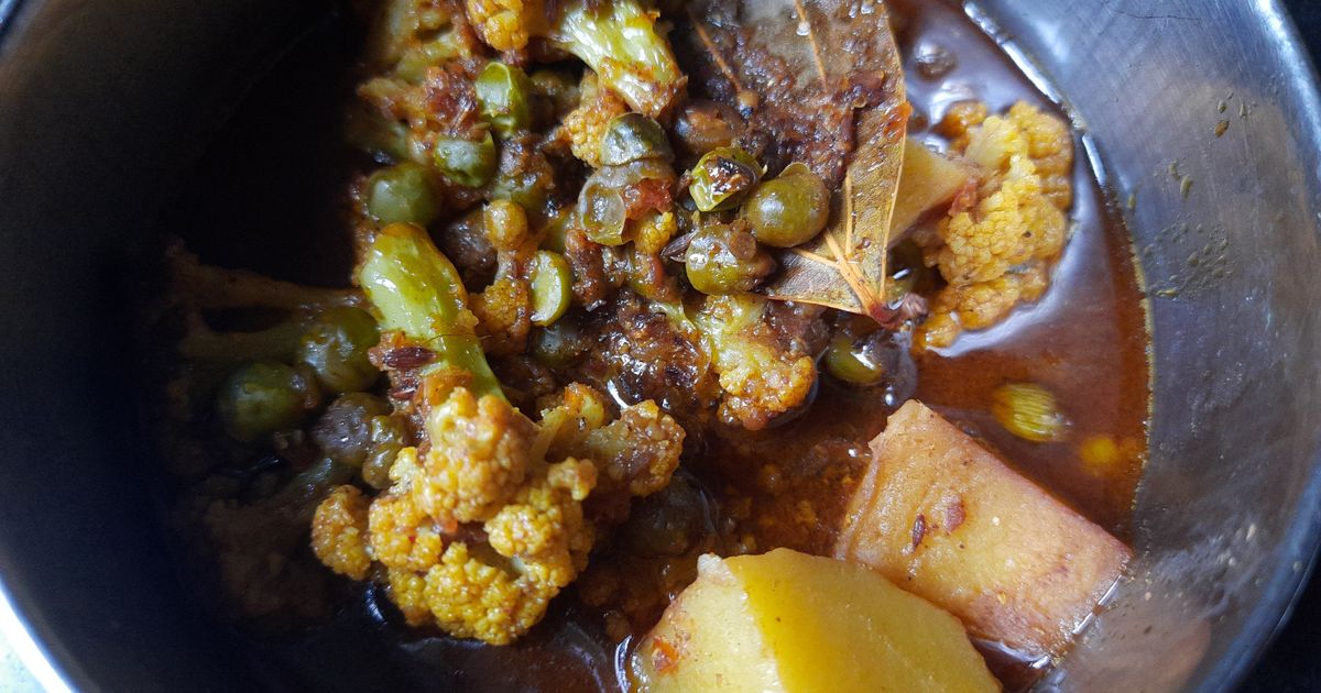 Sayani Banerjee দ্বারা আলু কপির ডালনা (Aloo Kopir Dalna Recipe In ...