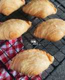 Resep karipap renyah berlapis dengan isian kari gurih