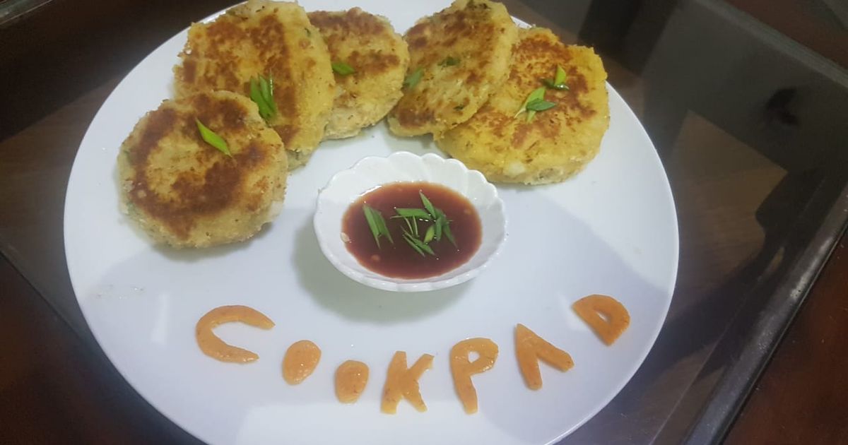 Cheese Filled Chicken Potato Cutlets Recipe by Humaira Saleem - Cookpad