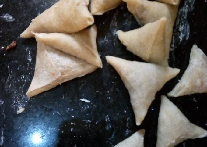 How to wrap samosa Recipe by lydia Omo(Abujamom) - Cookpad