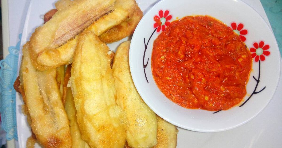 Resep Pisang Goreng🍌 Dengan Sambel 🍅🍃 oleh Kaka beryl @amrii_g2 - Cookpad