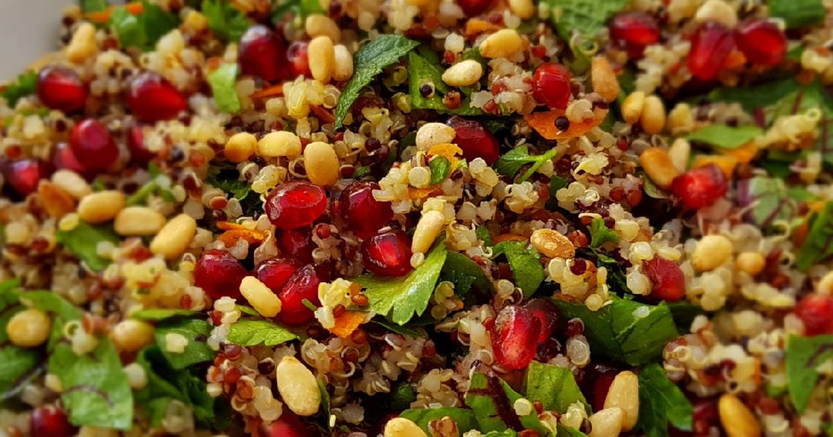 Quinoa saláta baby spenóttal és gránátalma magokkal | MarSal receptje ...