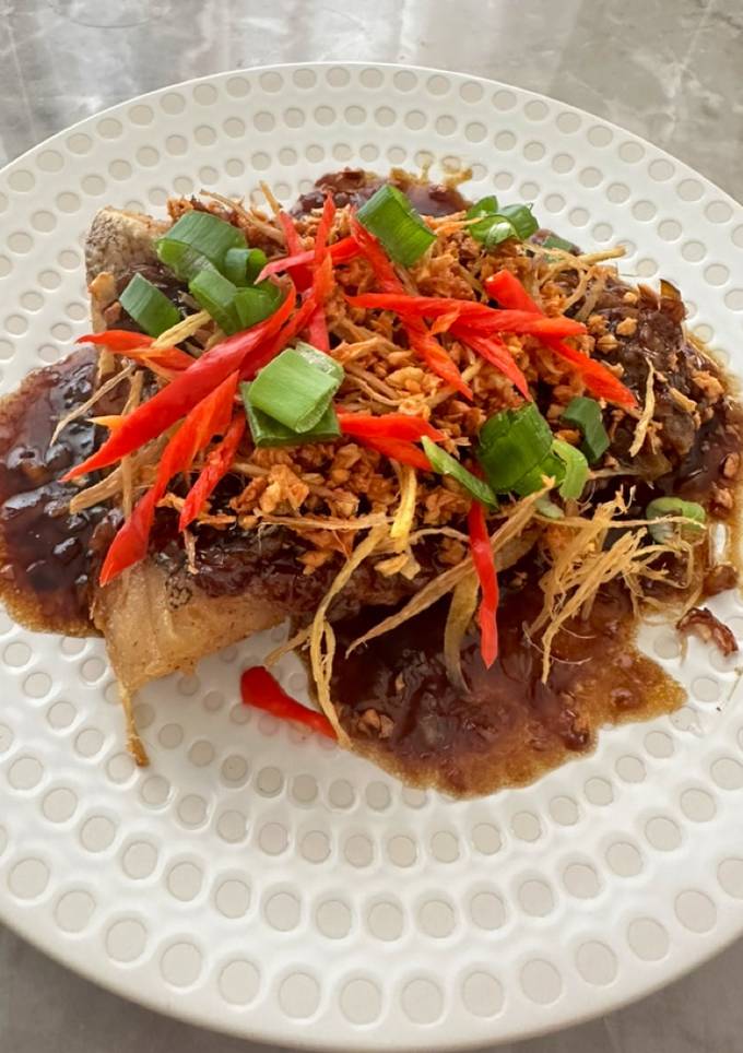 Resep Fried Fish with Dark Soy Sauce oleh Sherlin - Cookpad