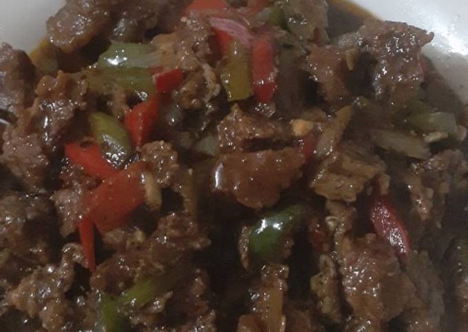 Resep Black paper daging sapi oleh Siti Erlania Fitrianingsih - Cookpad
