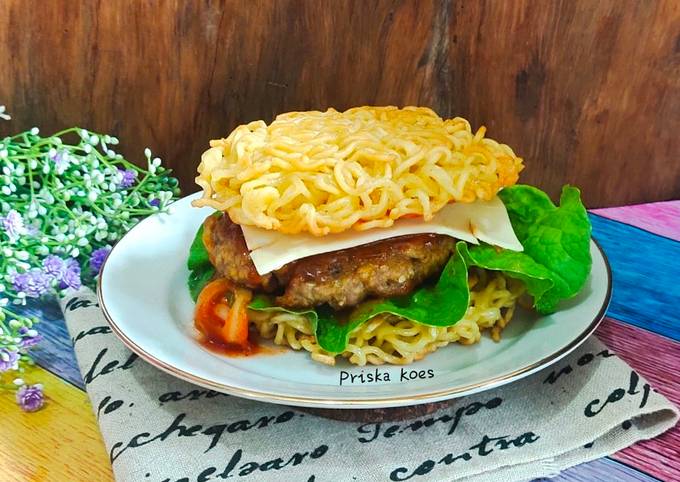 Resep Burger Mie ala mama oleh Priska Koes - Cookpad