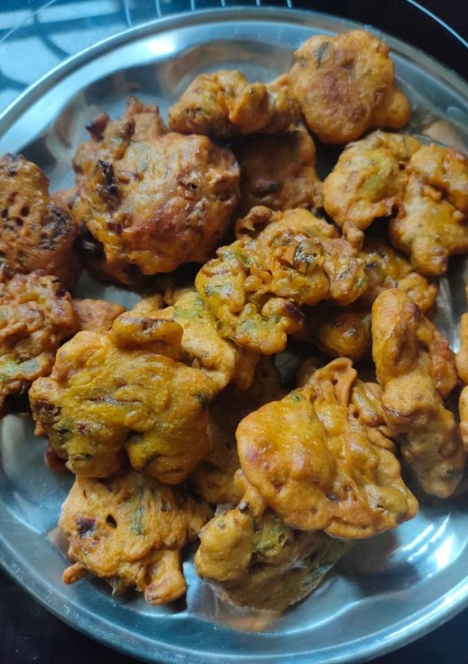 राजस्थानी प्याज़ पकौड़ी (Rajasthani pyaz pakodi recipe in Hindi) रेसिपी ...
