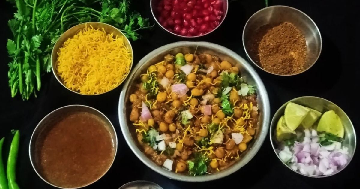 Bengali Street Style Ghugni Chaat With Special Moshla Recipe by Keshma ...