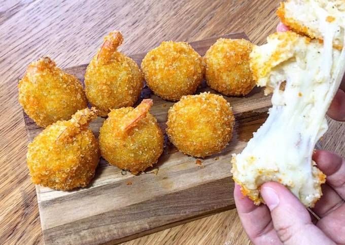 Resep Bola Kentang Udang & Mozarella oleh MUMU Baking - Cookpad
