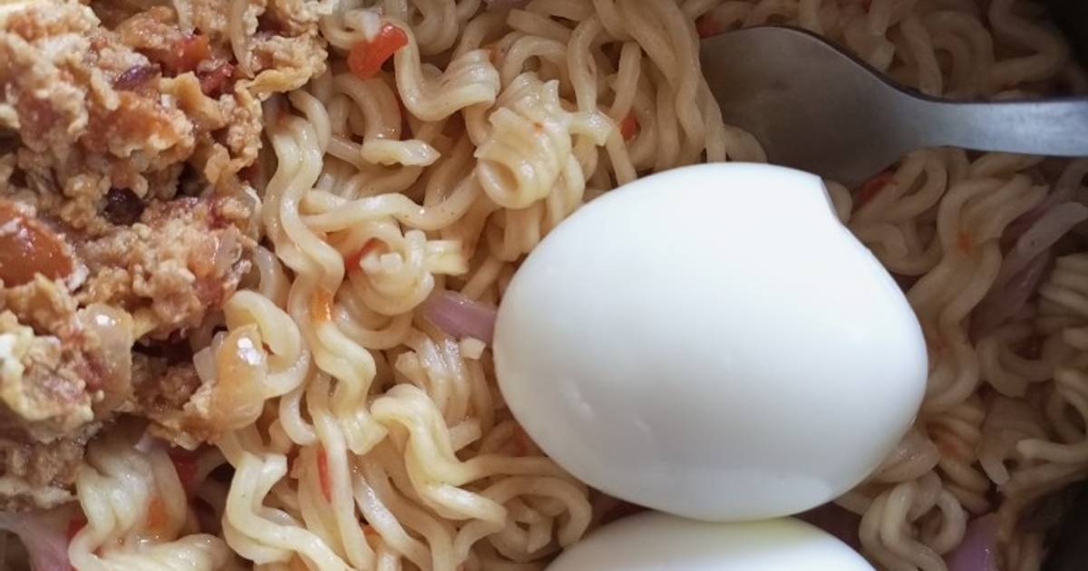 Pepper onion indomie and egg quick Recipe by faridah salihu - Cookpad