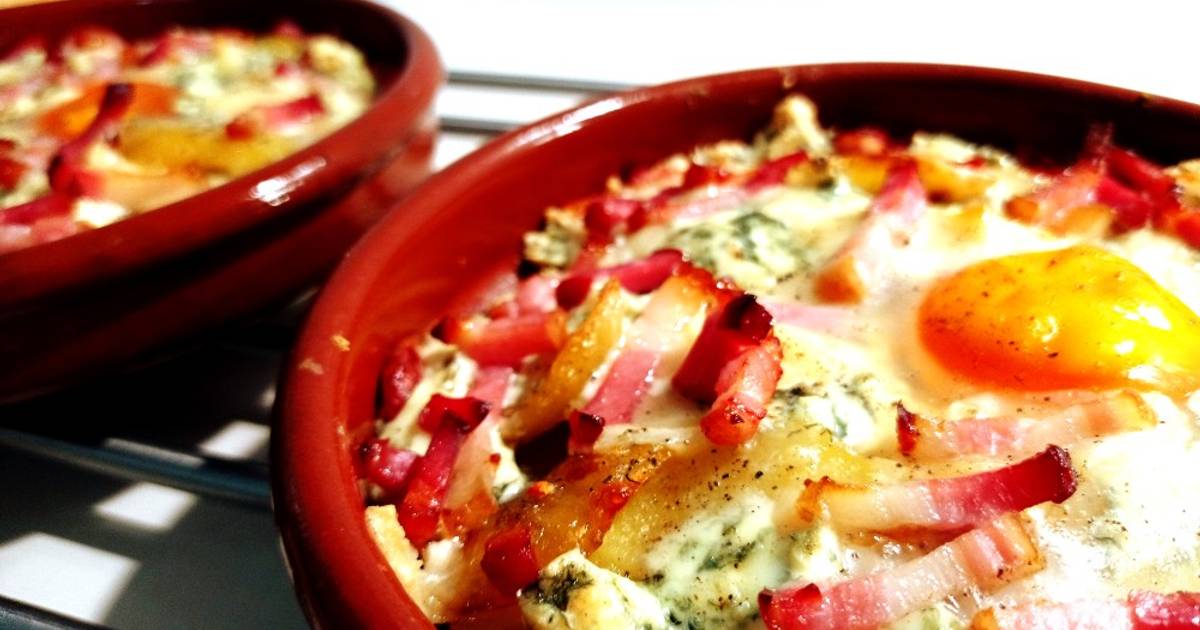 Cazuela de huevos con patatas al queso azul Receta de Vicente Moliner ...