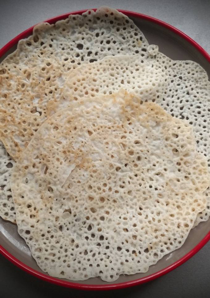 जाळीदार घावन (Ghavan Recipe In Marathi) रेसिपी Shital Muranjan द्वारे ...