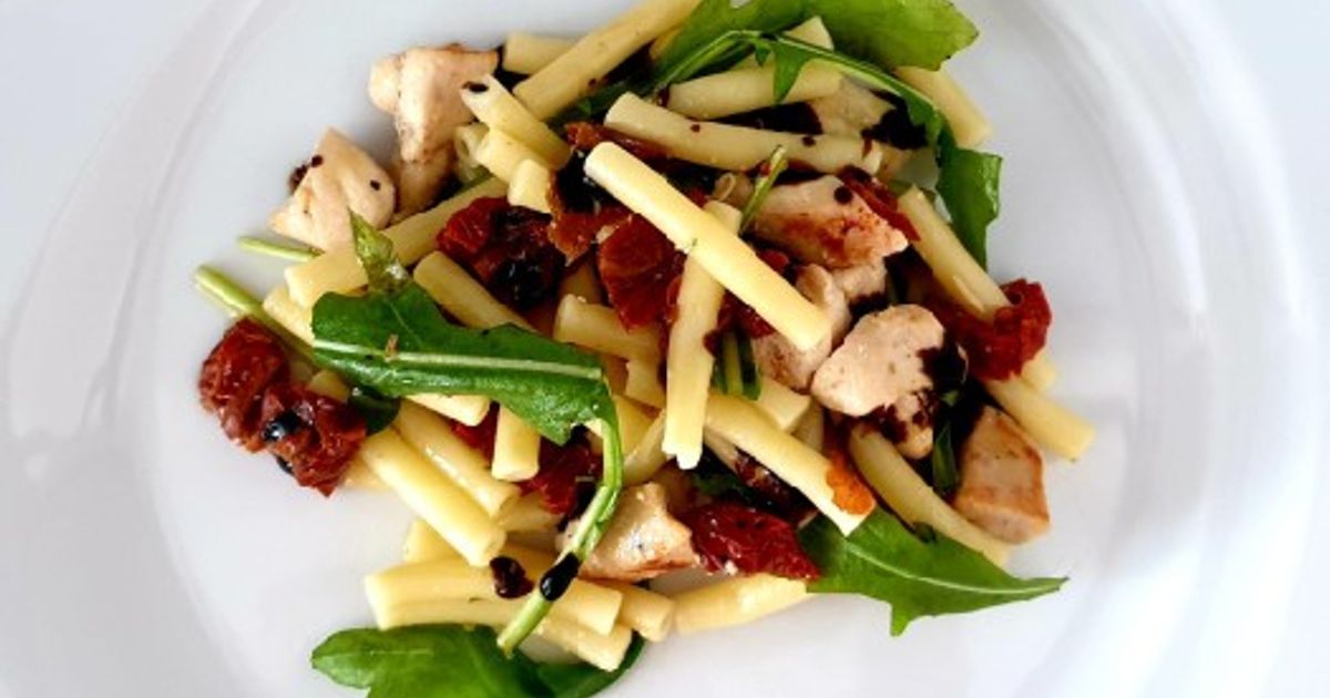 Pasta Rucola Salat Mit Gebratenem Hähnchen Rezept von Helga - Cookpad
