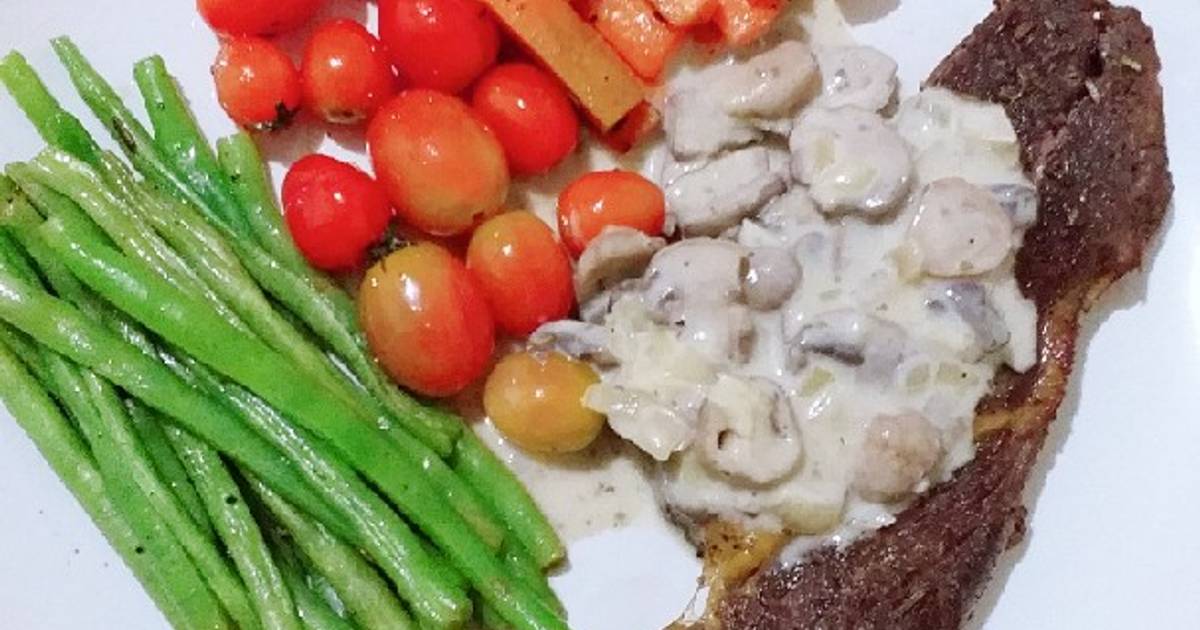 Resep Beef Steak saus jamur putih oleh mamajipao - Cookpad
