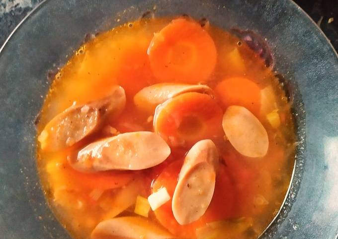 Resep Sop merah sosis oleh Saluna Mahira - Cookpad