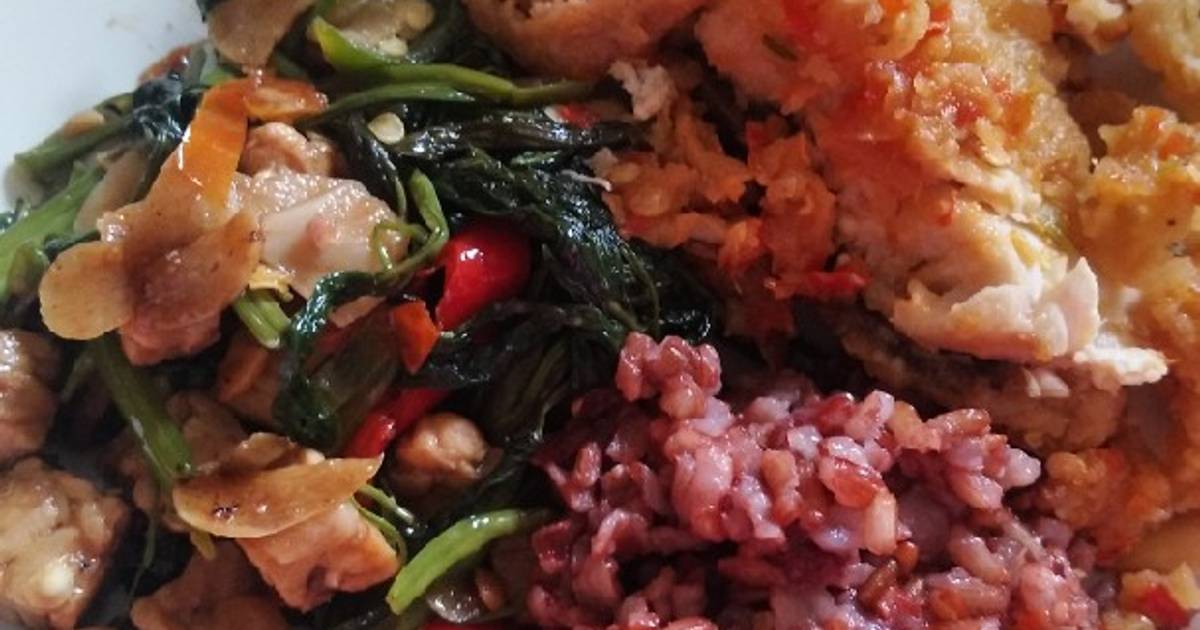 Resep Osengan Kangkung Tempe oleh bbypum - Cookpad