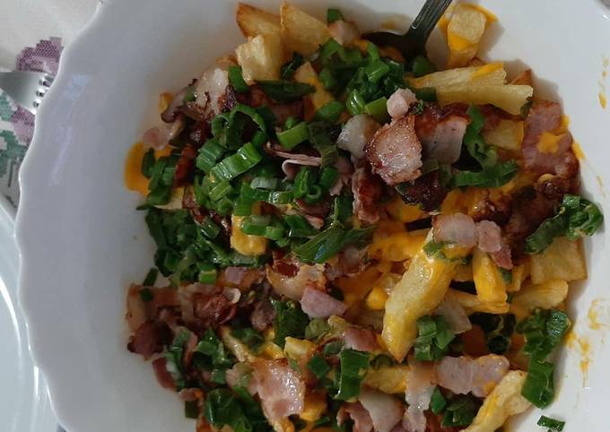 Papas fritas con cheddar y bacon Receta de Sisi Spiegel- Cookpad