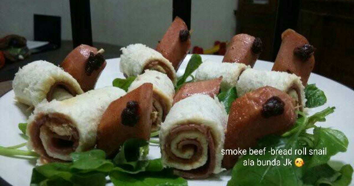 Resep Smoke Beef Bread Roll Snail oleh Fitriana Titis Perdini - Cookpad