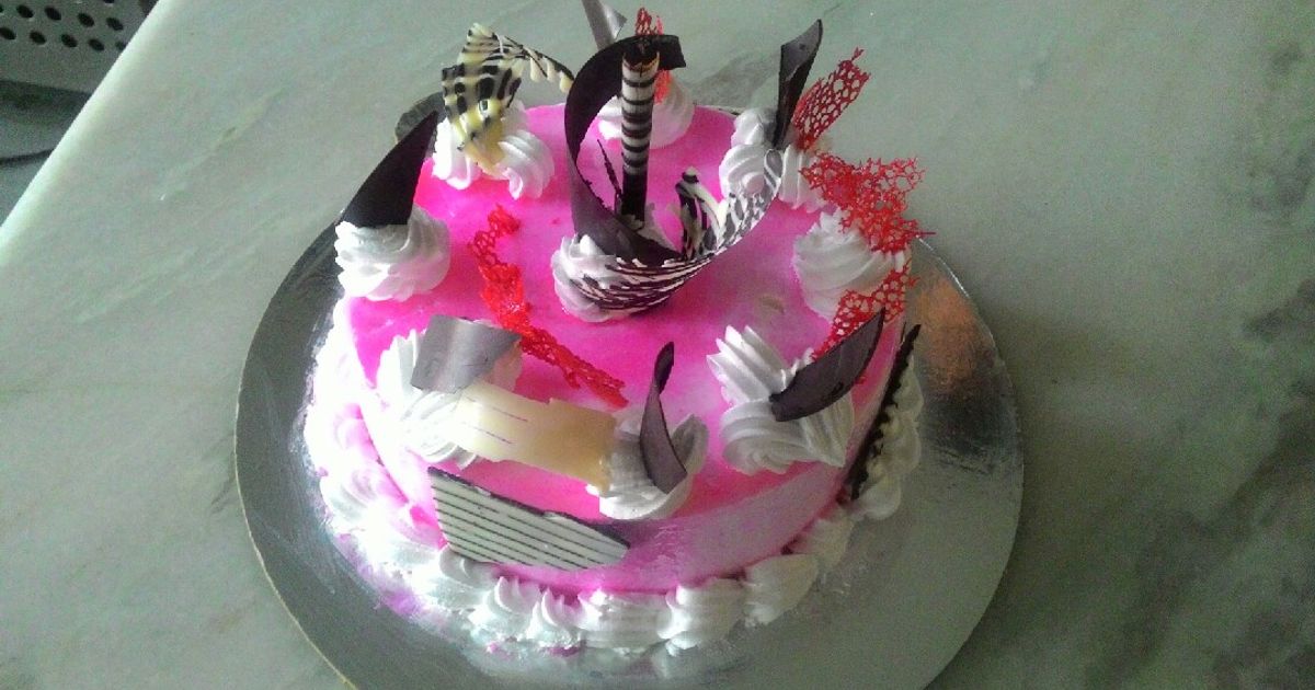 Sugar Glaze Strawberry Cake Recipe by Chef Anup Kumar - Cookpad