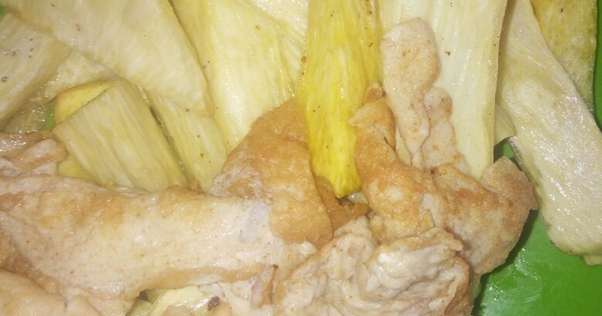 Fried Yam And Egg Recipe by safiya yusuf Gunu - Cookpad