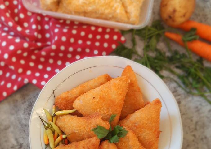 Resep Risol Rogut Ayam segitiga oleh Ria Latifa - Cookpad