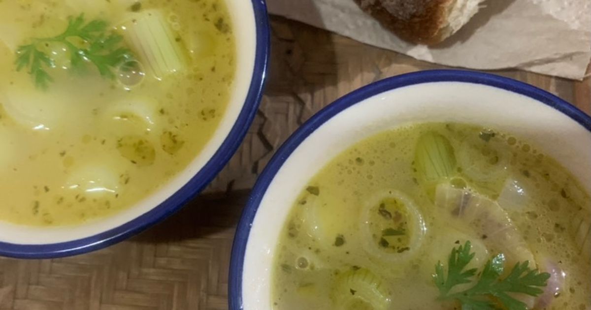Spring Onion Soup Recipe by Swagatika - Cookpad