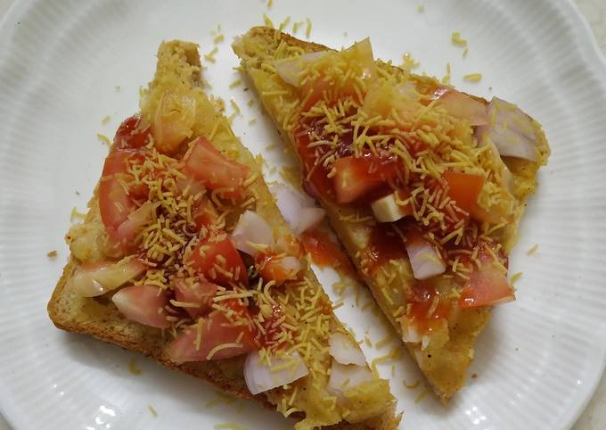 Aloo toast Recipe by Prajakta Patil - Cookpad