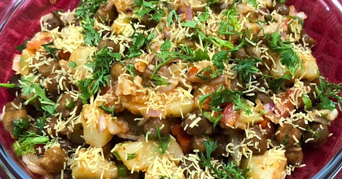Savory Chana Aloo Chaat Recipe by Rosalyn John - Cookpad
