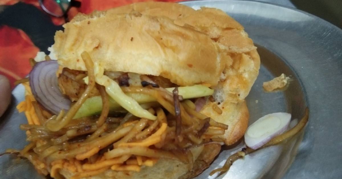 Maggi Burger Recipe by Sarika Narang - Cookpad