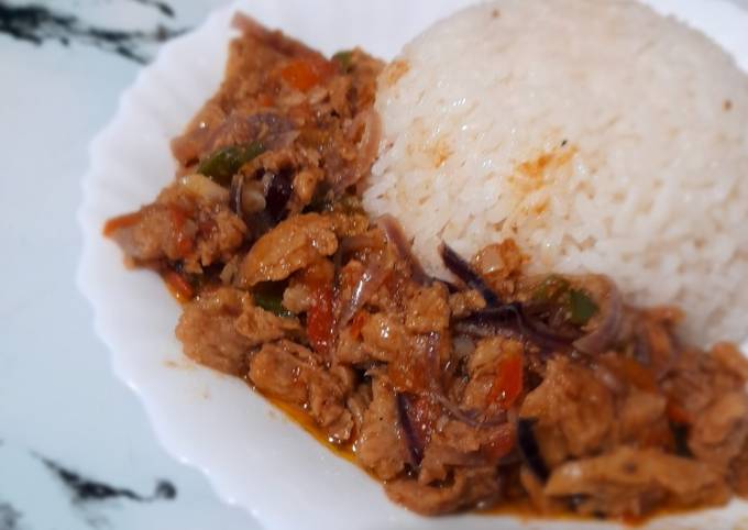 Sossi Beef Curry and Rice Recipe by Chef Loius Von Jay - Cookpad
