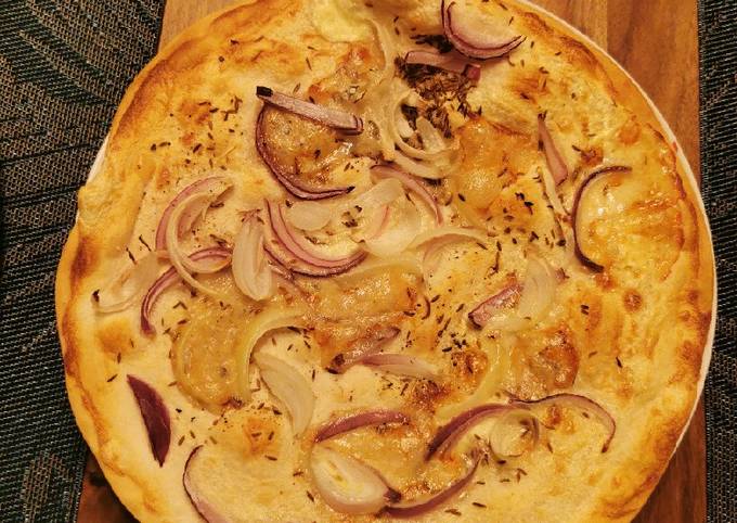 Flammekueche oignons rouge et gorgonzola de Lo Reine - Cookpad