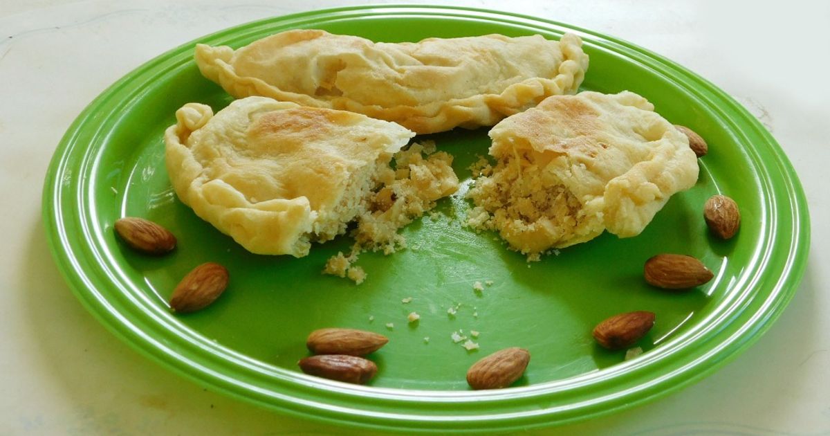 Sweet Samosa Recipe by Lakshmi Sridharan Ph D - Cookpad