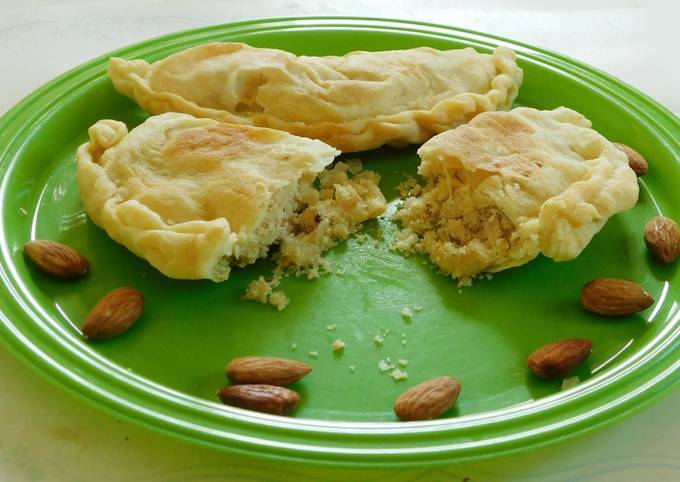 Sweet samosa Recipe by Lakshmi Sridharan - Cookpad