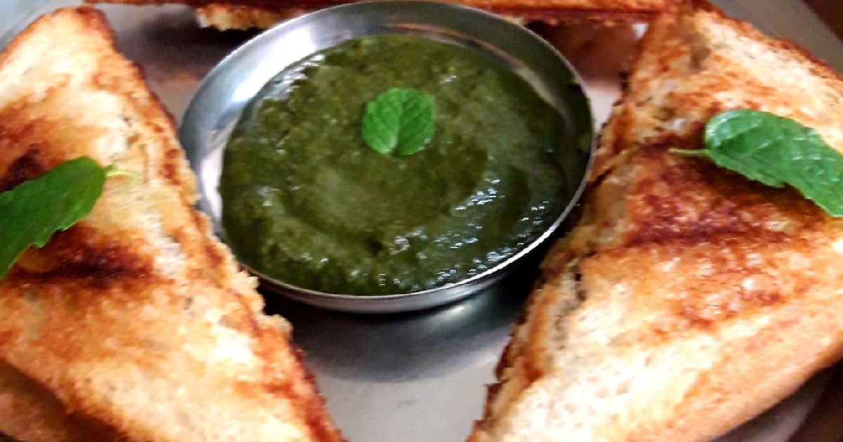 आलू स्टफ्ड सैंडविच (Aloo Stuffed Sandwich Recipe In Hindi) रेसिपी बनाने ...