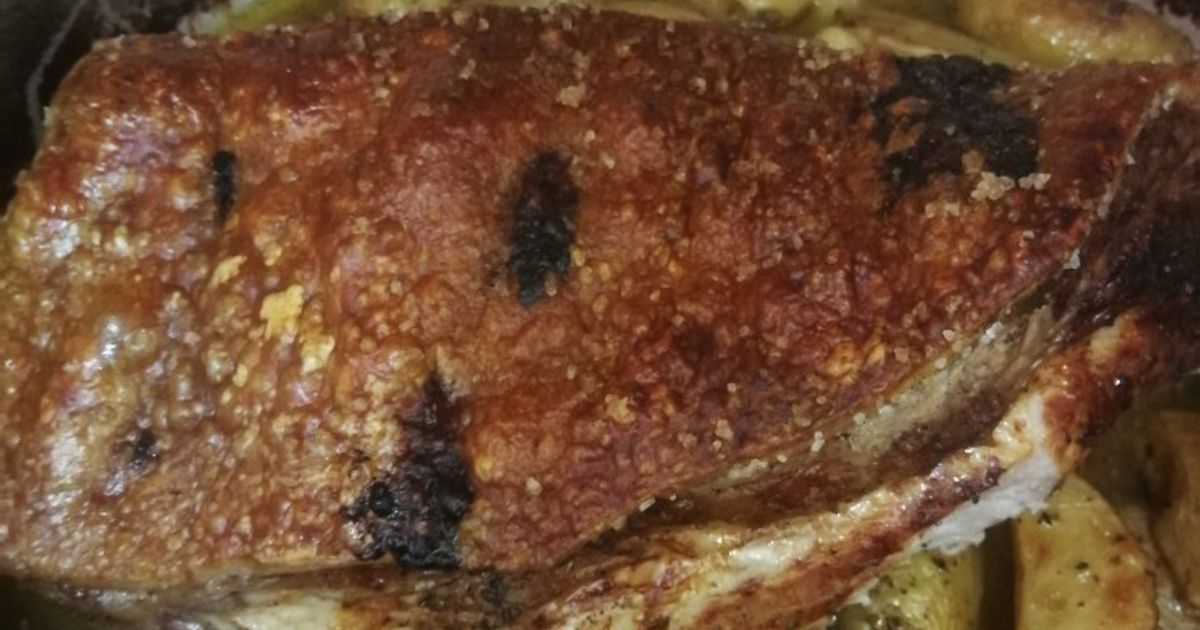 Χοιρινή σπάλα με δέρμα στον φούρνο με πατάτες Συνταγή από τον/την ...