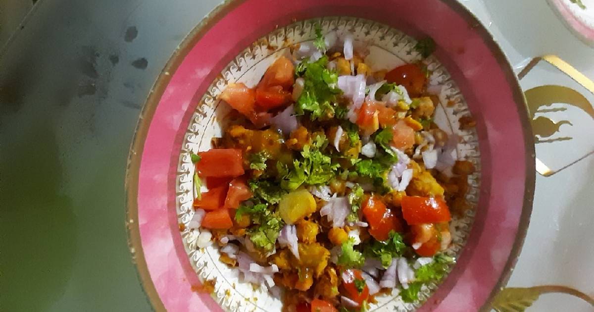 Aloo chola chat Recipe by Safia farooq - Cookpad