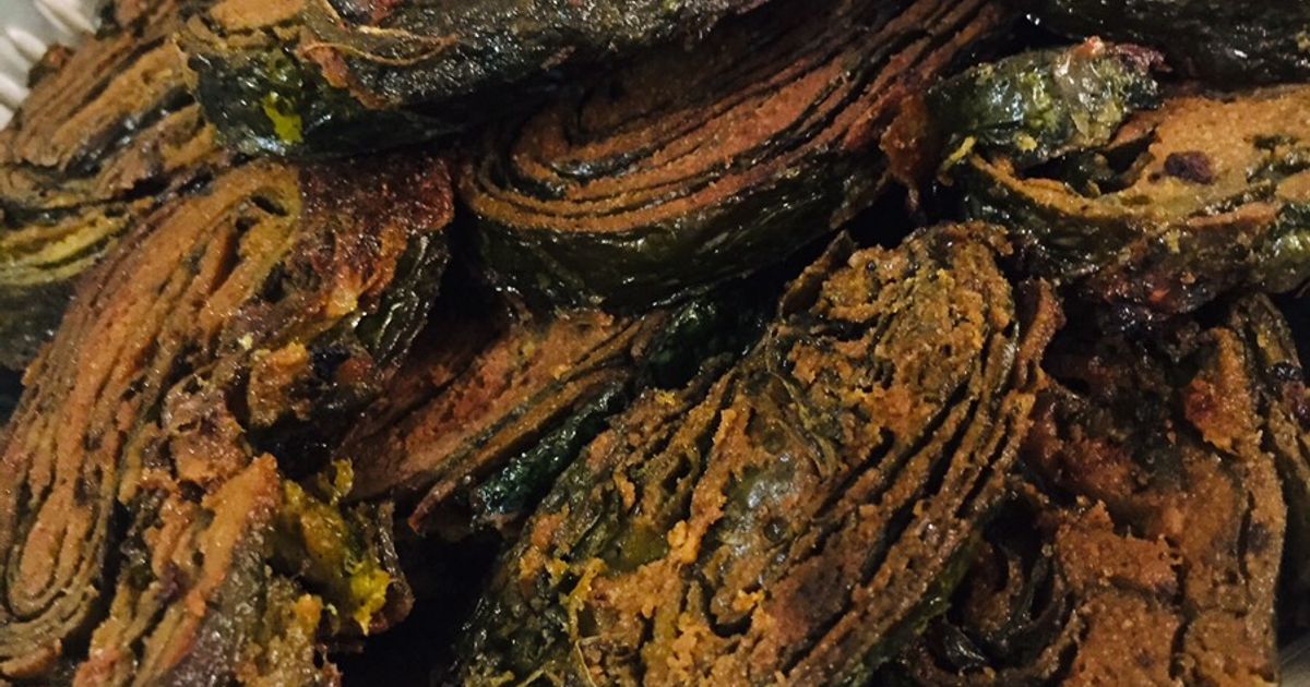 Rikwach / Arbi Patta Pakora Recipe by Faiza Asif - Cookpad